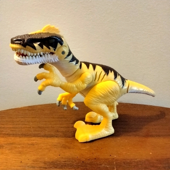 Jurassic World | Toys | Jurassic World Yellow Raptor Dinosaur Lights ...
